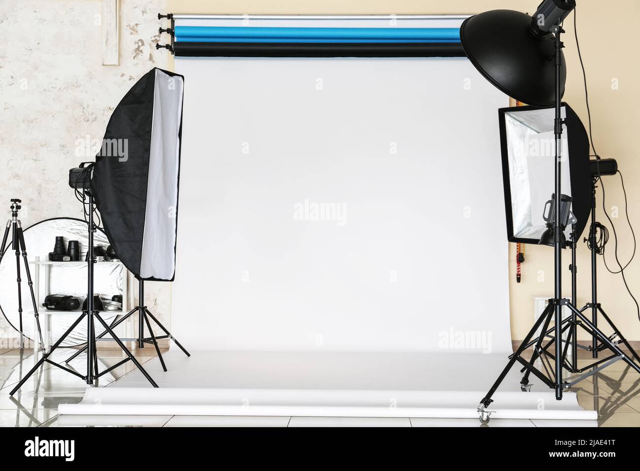 Lighting equipment and cyclorama in modern photo studio Stock Photo - Alamy