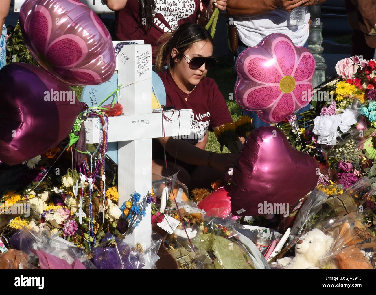 Uvalde, United States. 30th May, 2022. Mourners gather at a memorial of ...