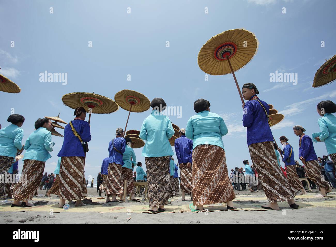 Javanese residents held Labuhan Hondodento rituals at Parangkusumo ...