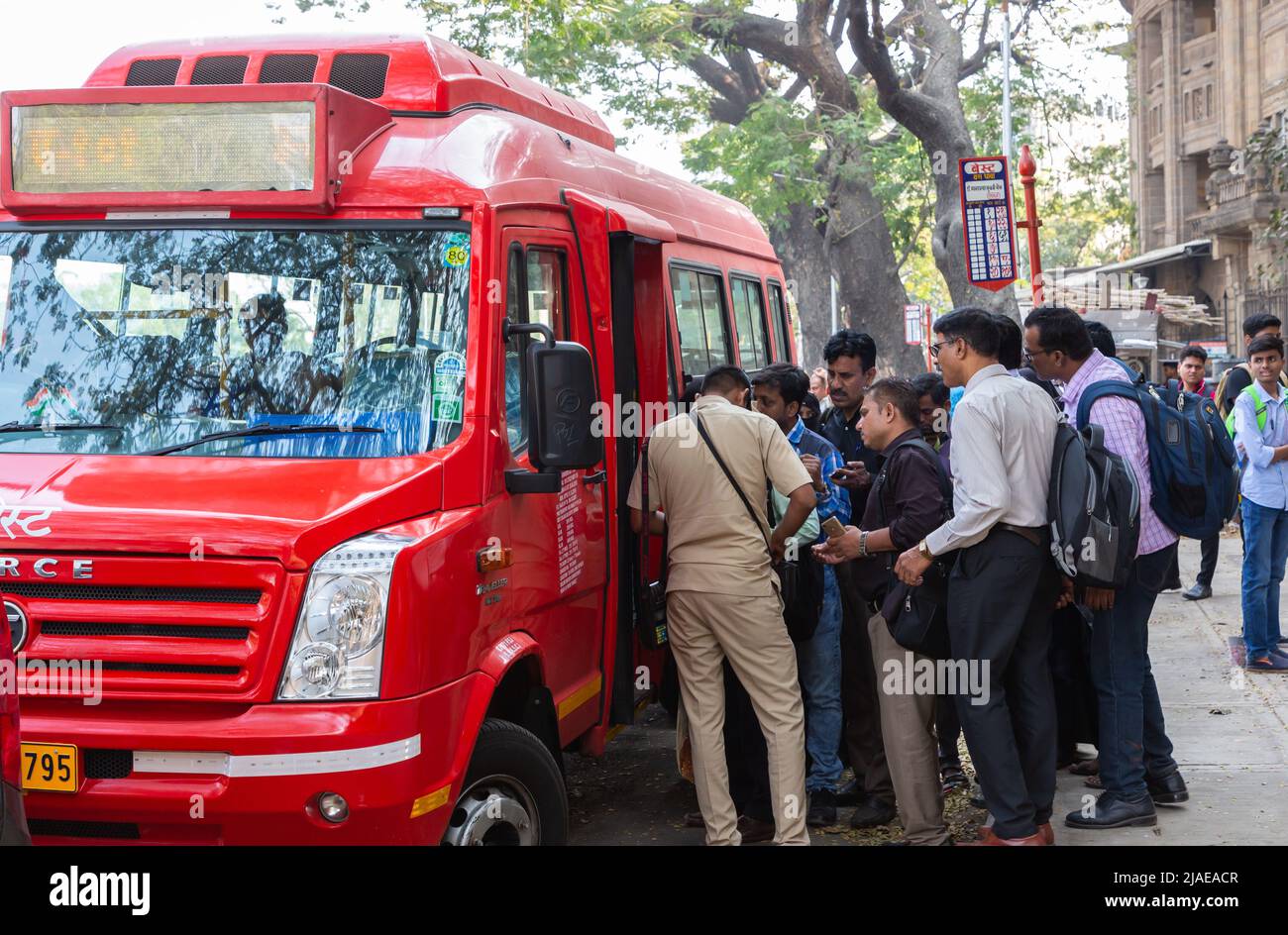 Mumbai bus hi-res stock photography and images - Alamy