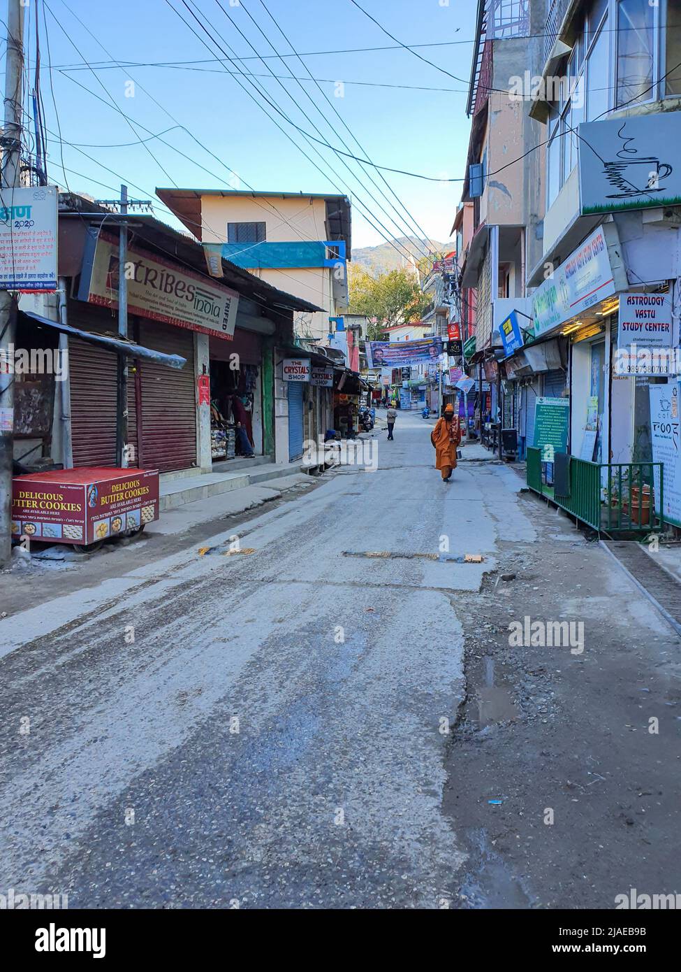 Empty street rishikesh hi-res stock photography and images - Alamy