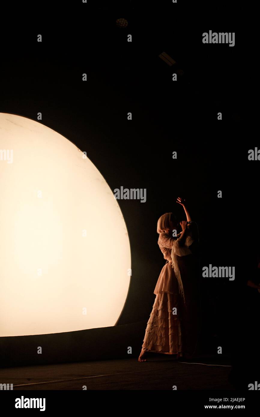 Black spiritual singer hi-res stock photography and images - Alamy