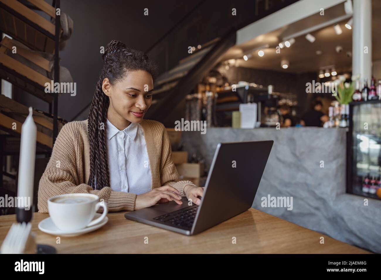 Freelancer typing hi-res stock photography and images - Alamy