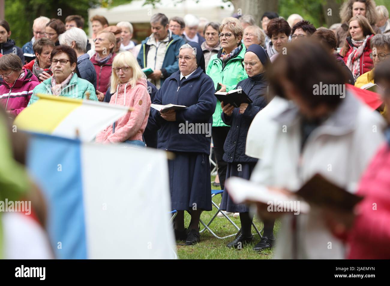29 May 2022, Thuringia, Dingelstädt: Faithful women and men participate ...