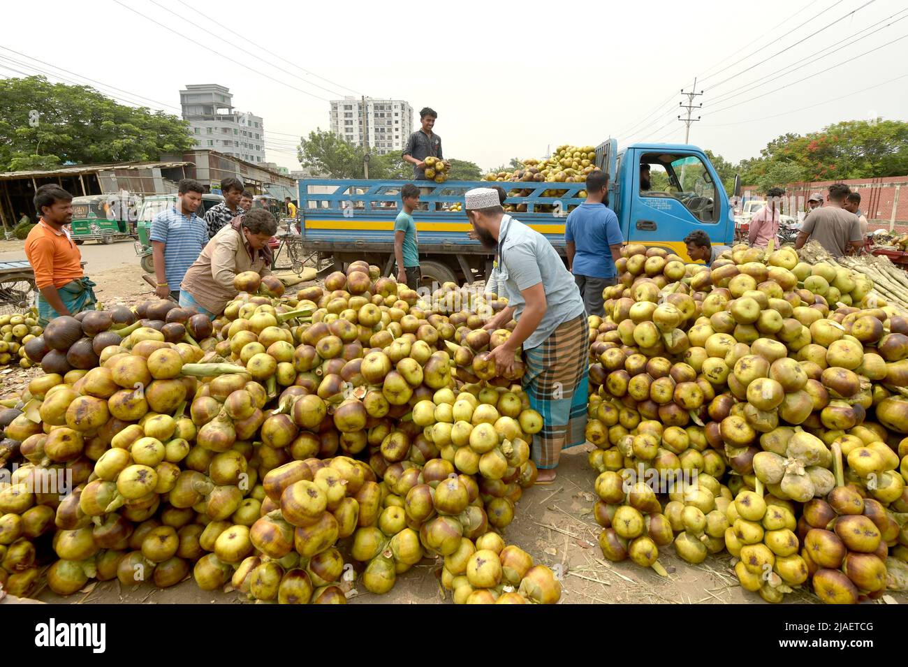 Dhaka fruits market hi-res stock photography and images - Alamy