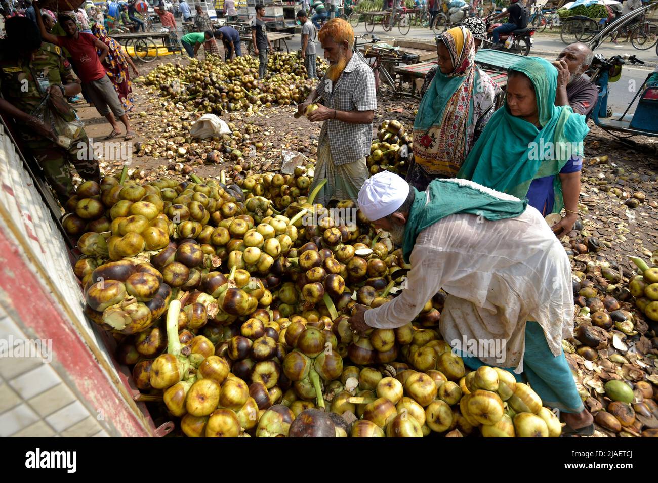 Dhaka fruits market hi-res stock photography and images - Alamy