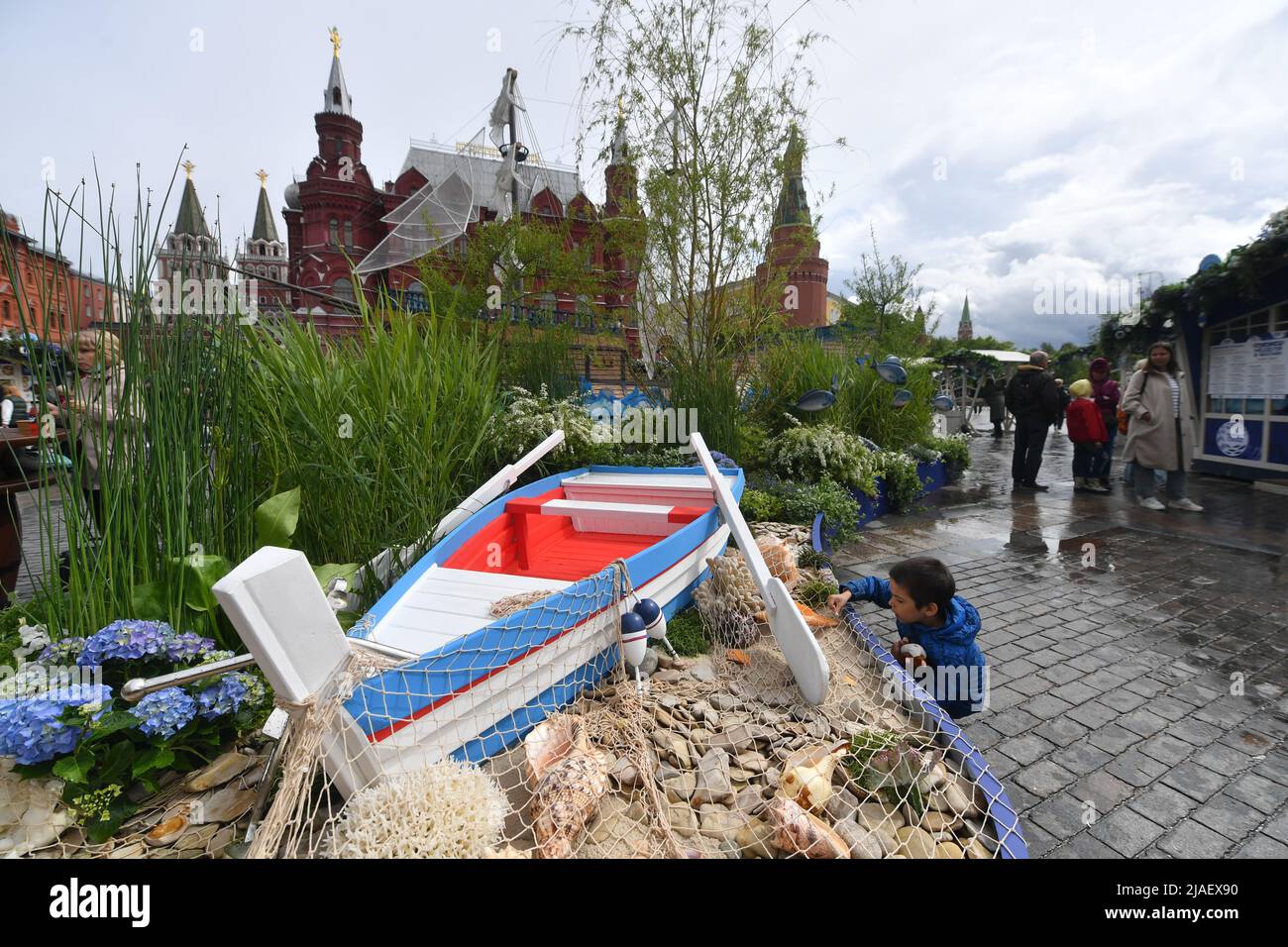 Moscow. Visitors at Manezhnaya Square during the gastronomic festival ...