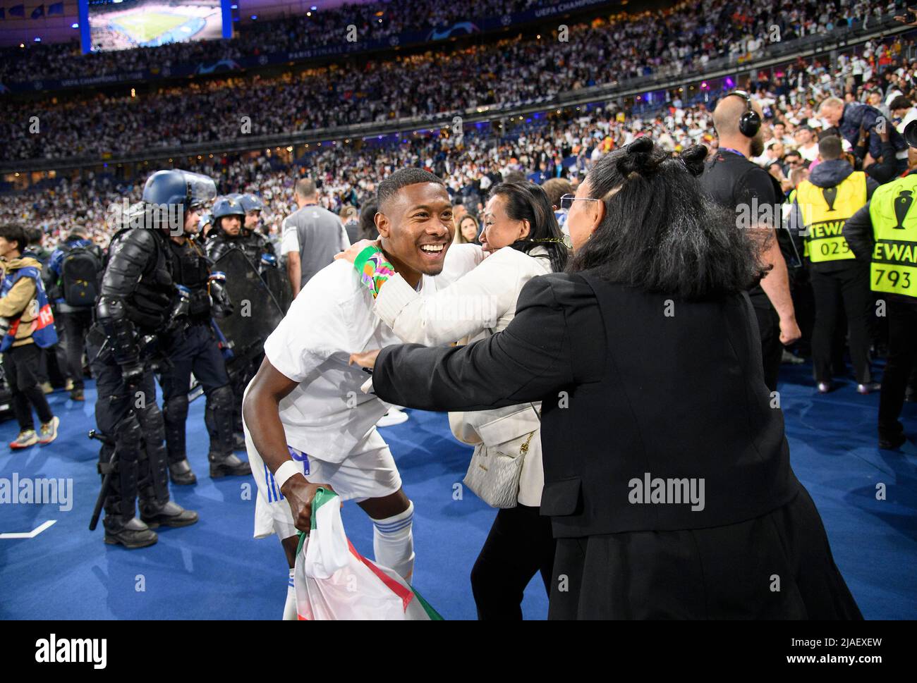 jubilation David ALABA (Real) with Mama Rose and family, Soccer ...