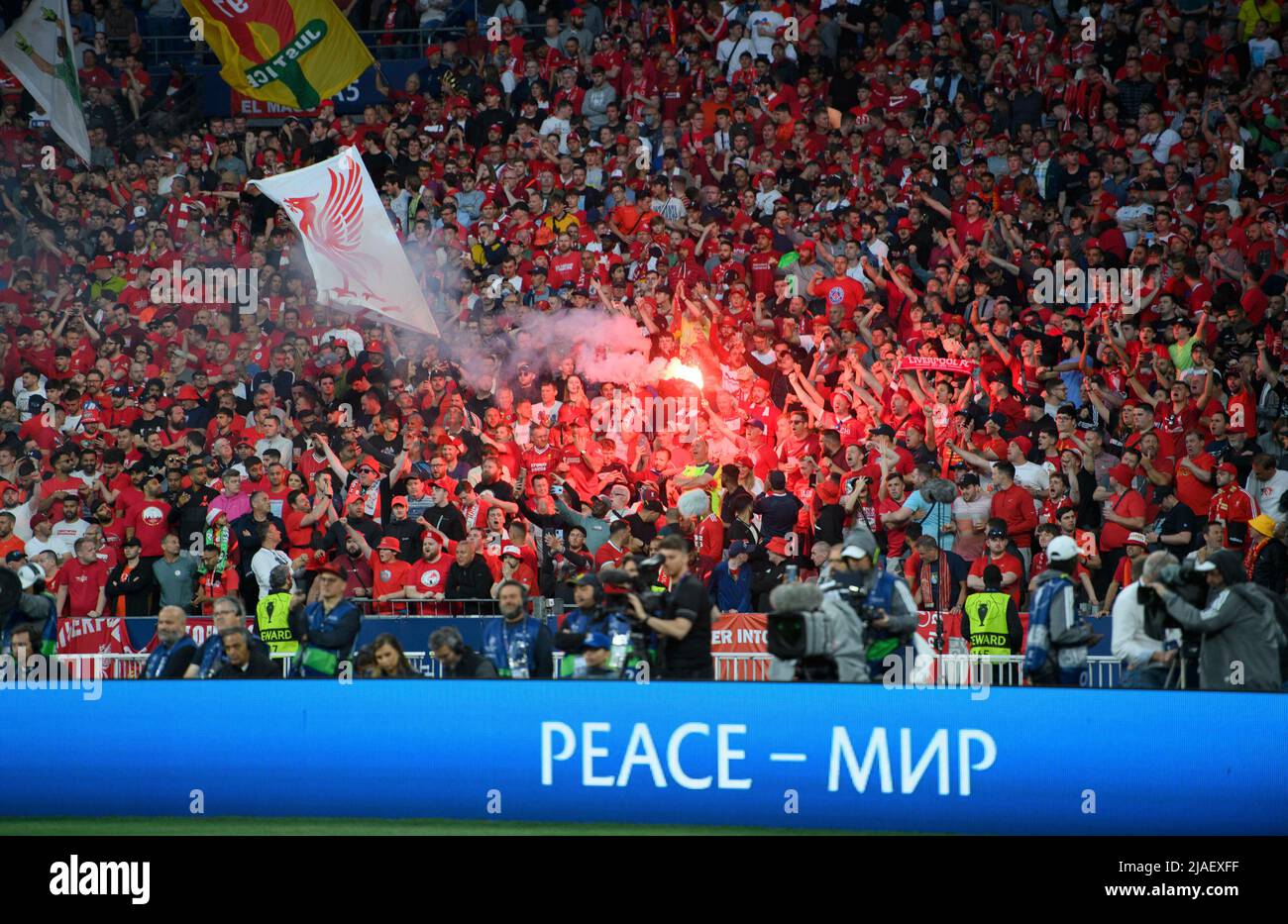 Fan curve Liverpool with Bengal fire, behind a gang Peace, Peace ...