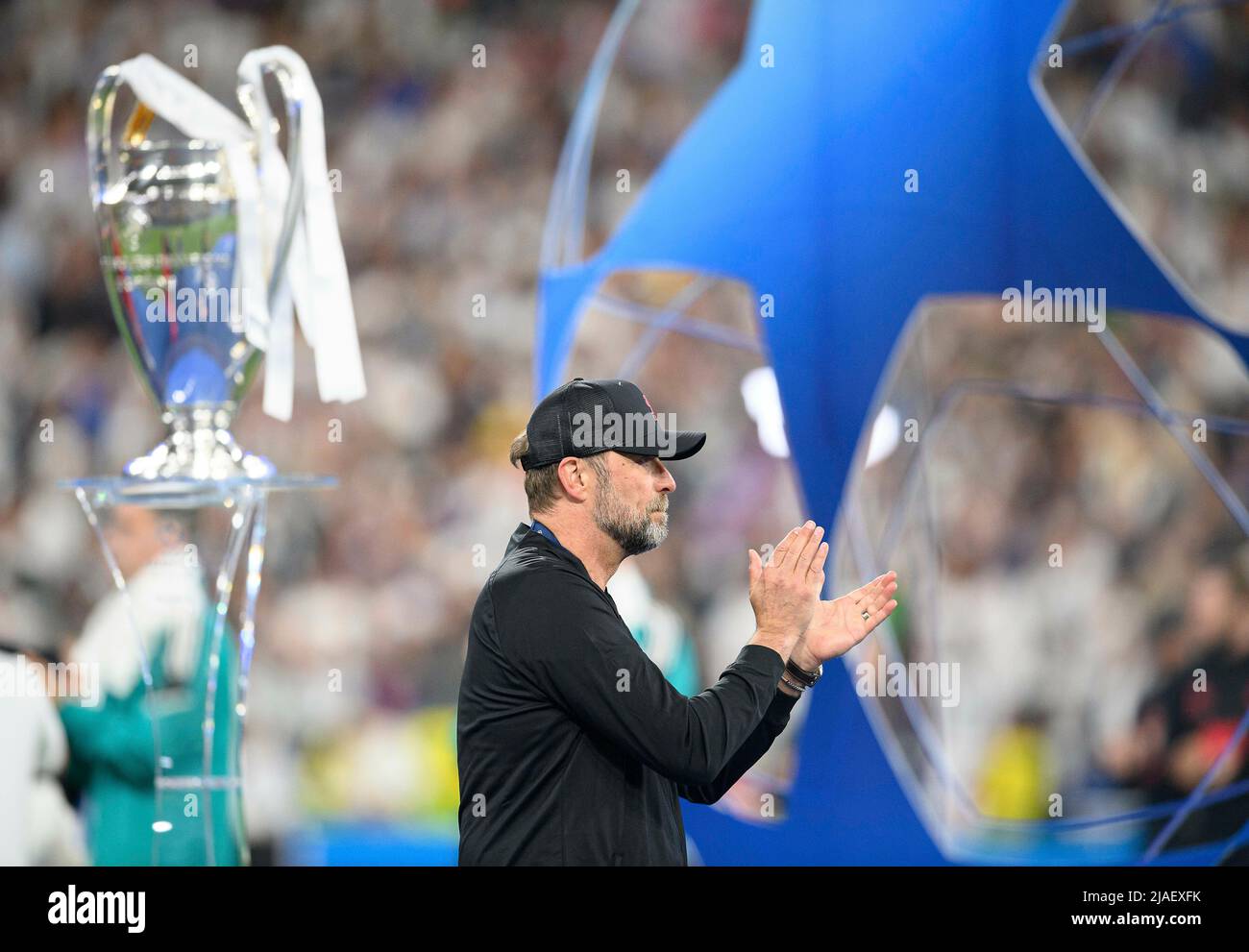 coach Juergen KLOPP (JÃ rgen)(LFC) thanks the fans after the award ...
