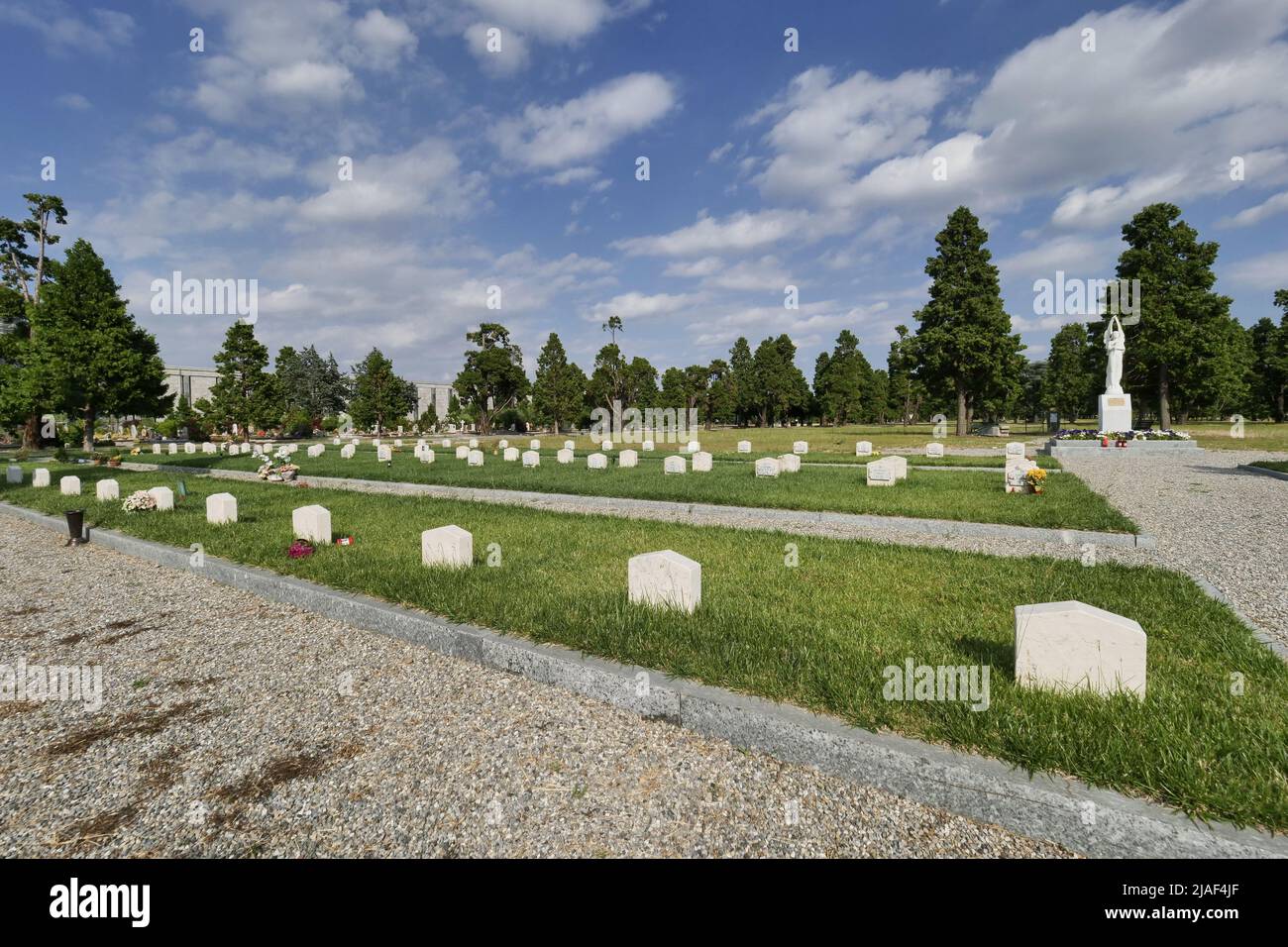 Field n.87 Musocco cemetery in Milan where over 120 peoples unknown ...