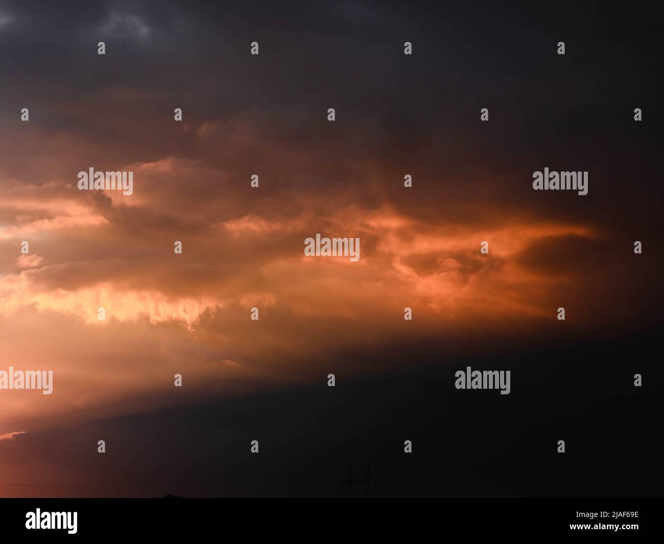 Dark red cloud hi-res stock photography and images - Alamy