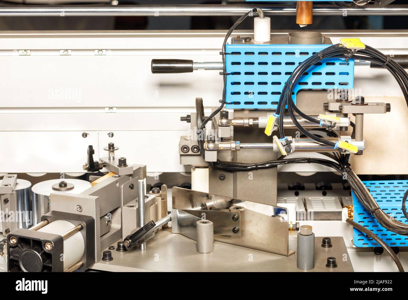 Adjusting mechanisms of the power block of an automated machine for the ...