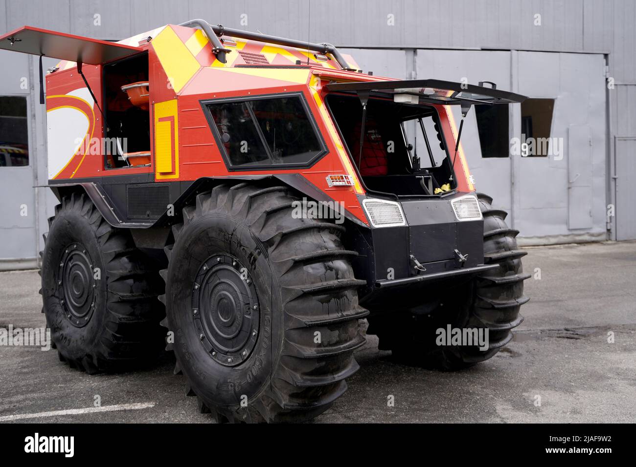 All-terrain vehicle for the evacuation of the wounded from the ...