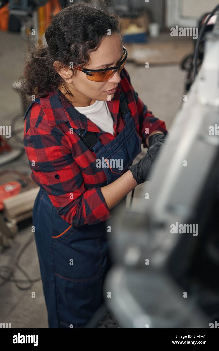 Woman auto mechanic working at car repair service station Stock Photo ...