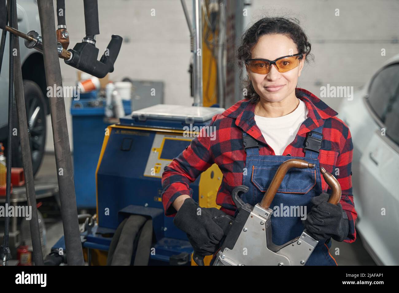Woman auto mechanic using hi-res stock photography and images - Alamy