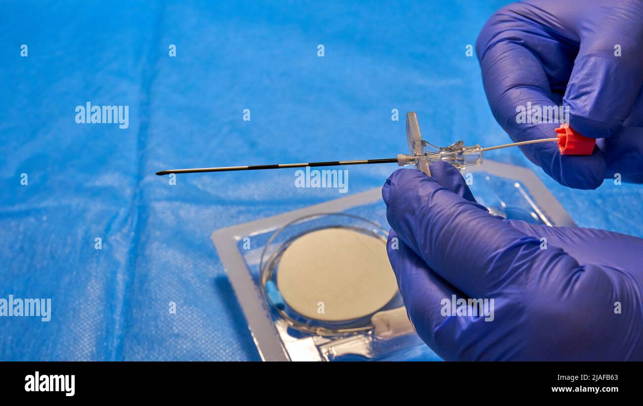 Tuohy needle hi-res stock photography and images - Alamy