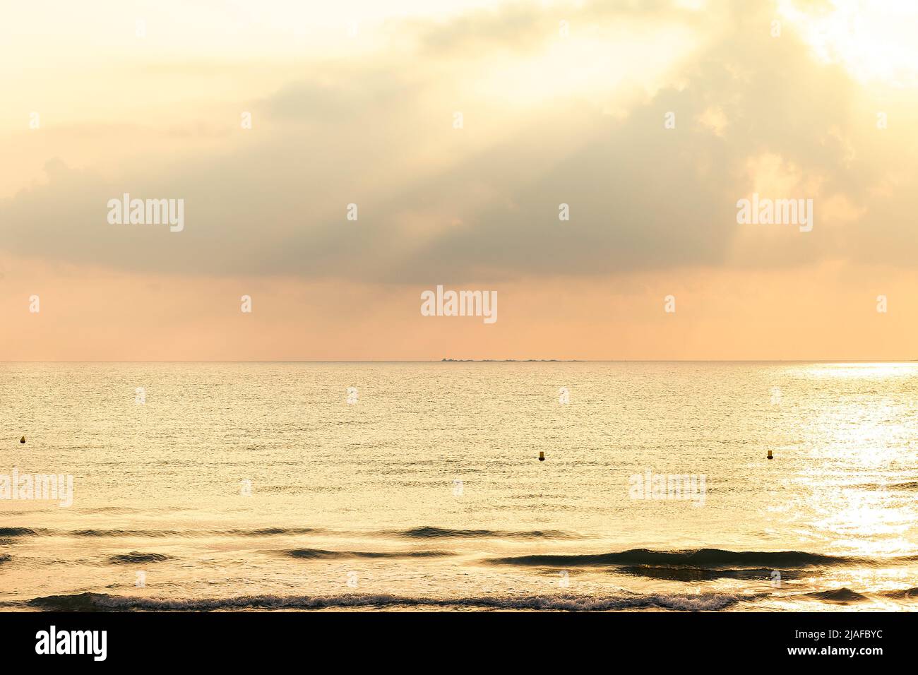 Early morning sun beam hi-res stock photography and images - Alamy