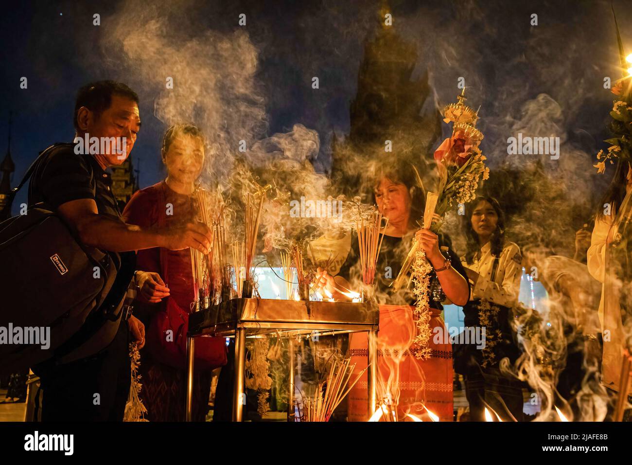 Yangon, Myanmar. 12th Jan, 2020. People pray and light incense sticks ...