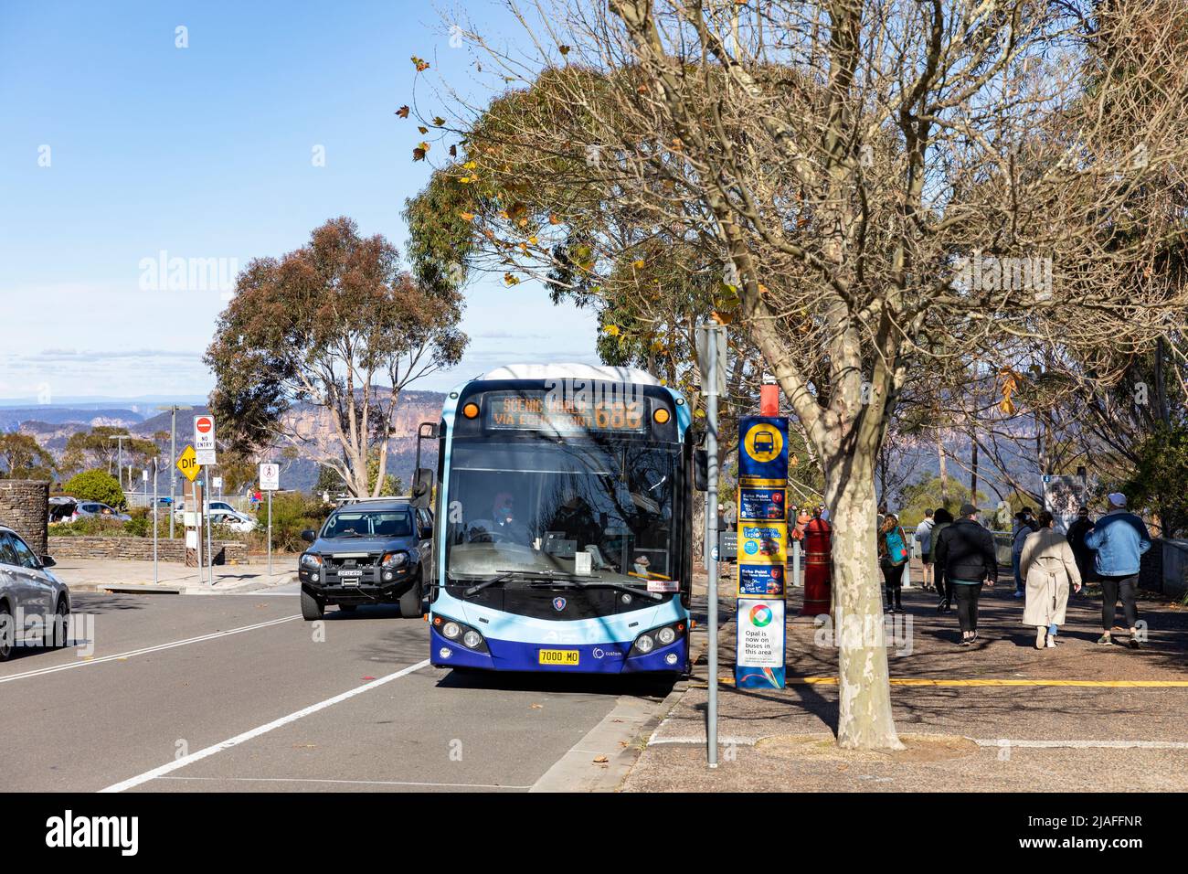 Echo Point Katoomba in the blue mountains and tour explorer bus ...