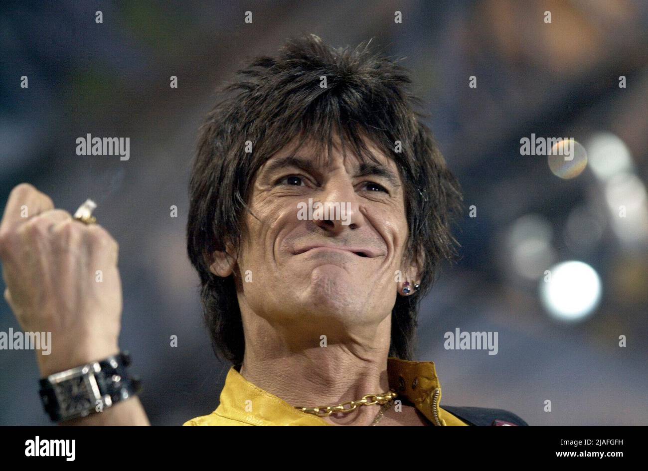Ron wood guitarist hi-res stock photography and images - Alamy