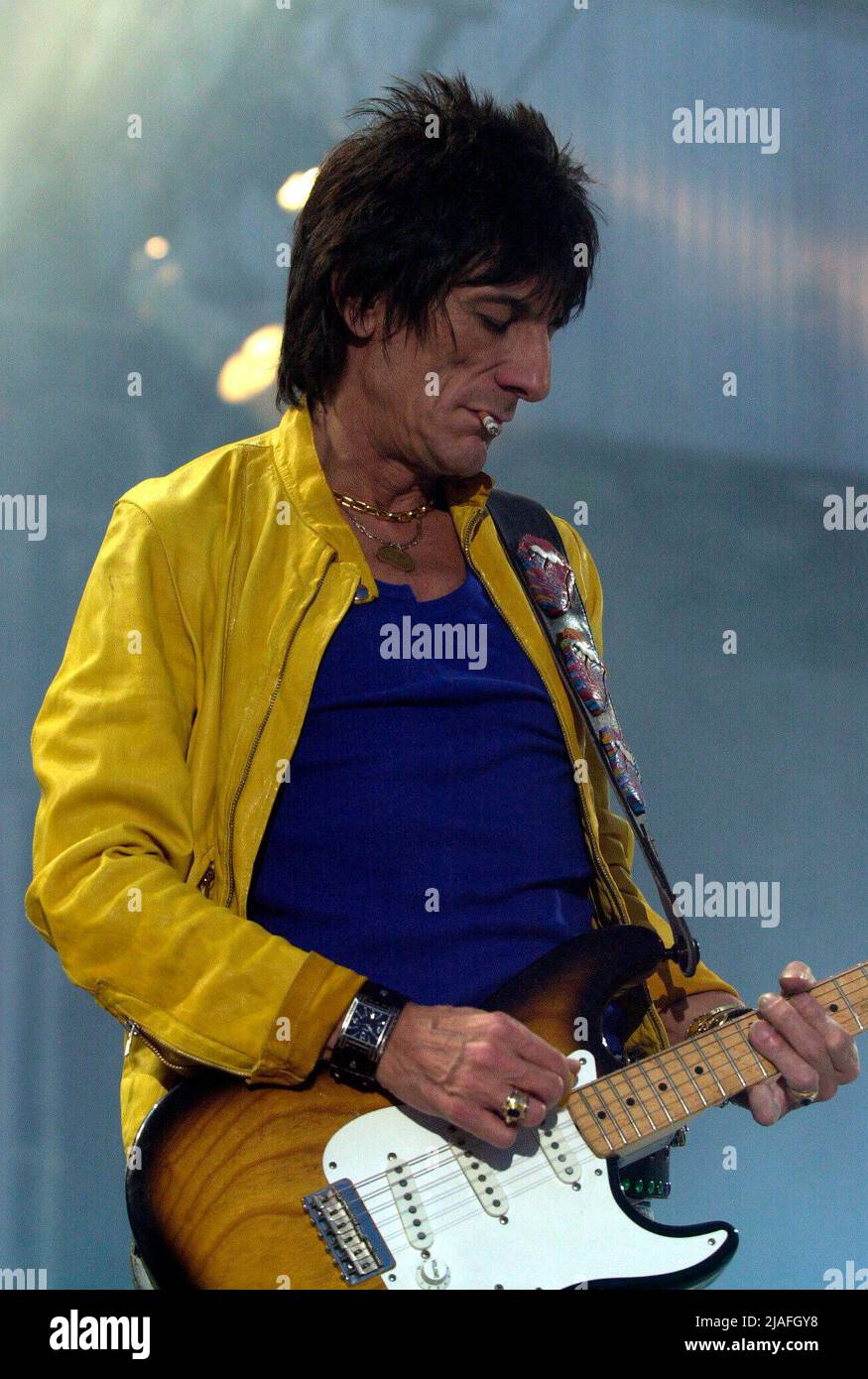 Ron wood guitarist hi-res stock photography and images - Alamy