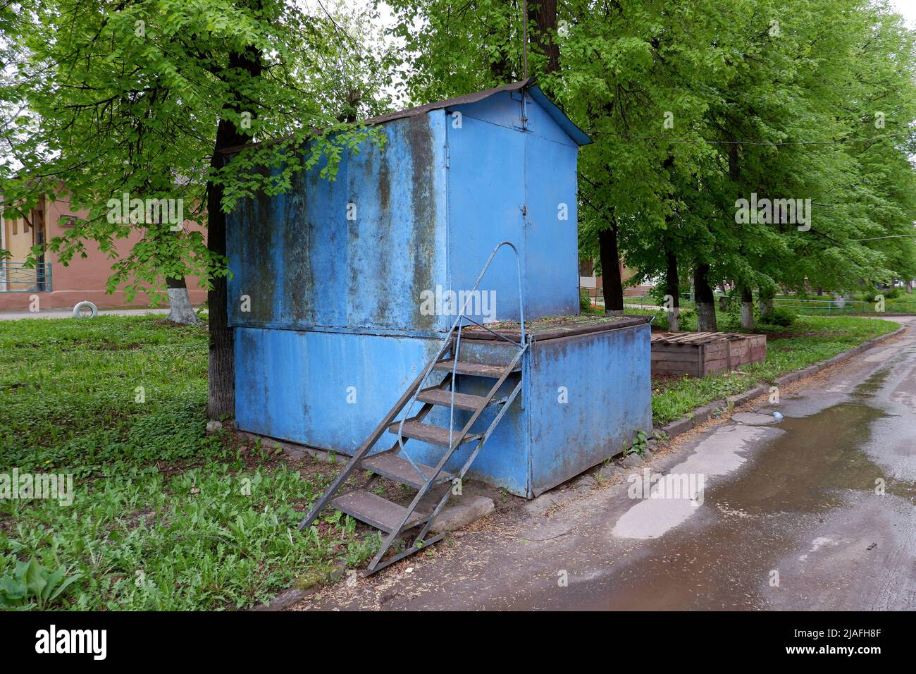 Old blue booth with stairs in the park Stock Photo - Alamy
