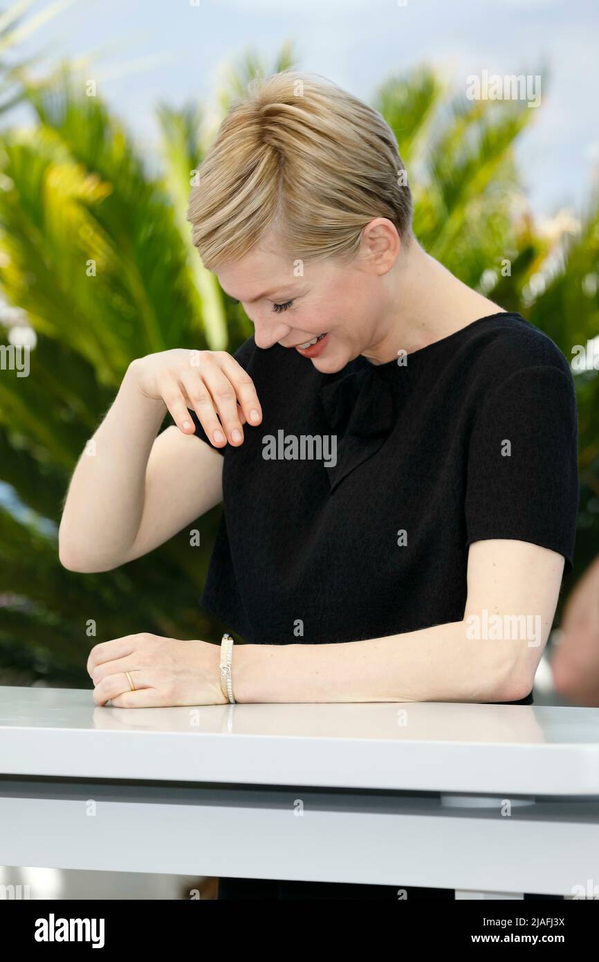 Michelle Williams poses at the photocall of 'Showing Up' during the ...
