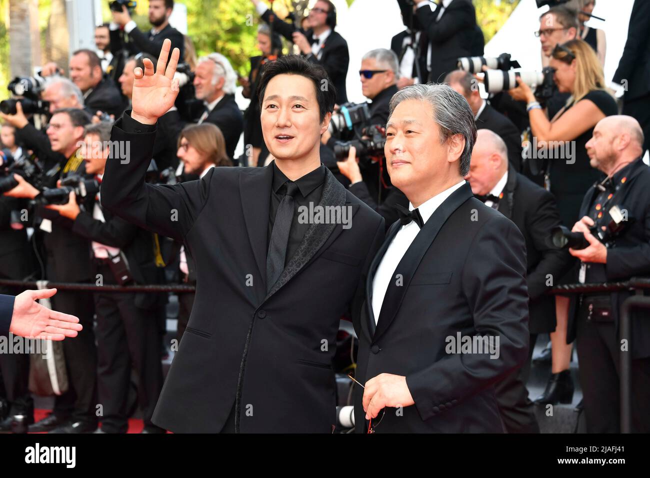 Park Hae-il (l) and Park Chan-wook attend the closing ceremony of the ...