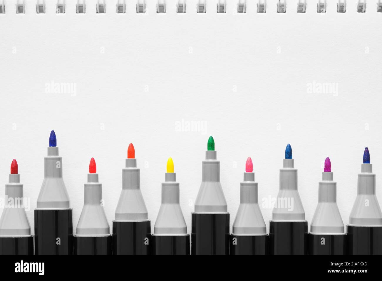 Sketching markers for drawing. Professional markers for artists in ...