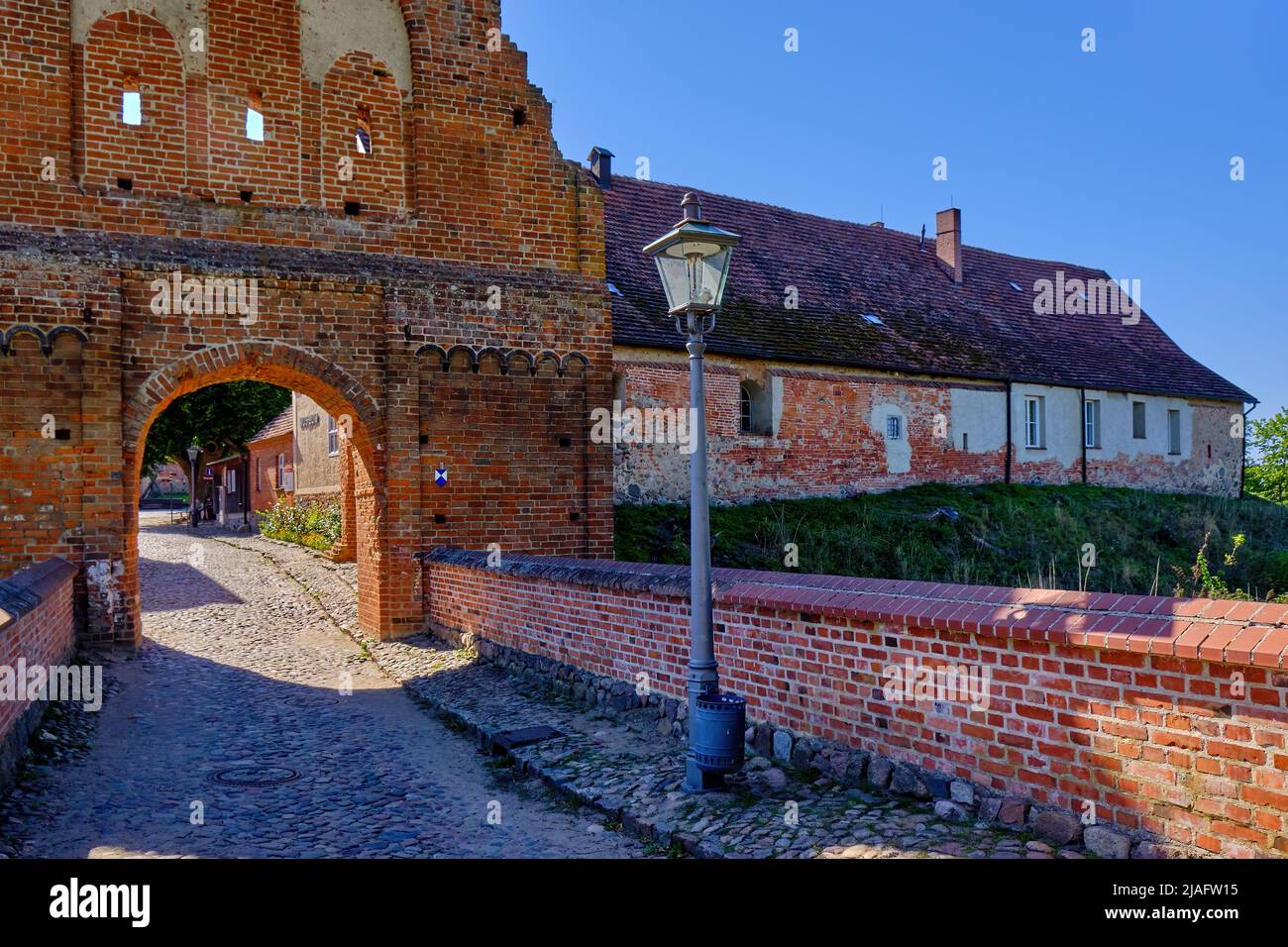 Gate castle hi-res stock photography and images - Alamy