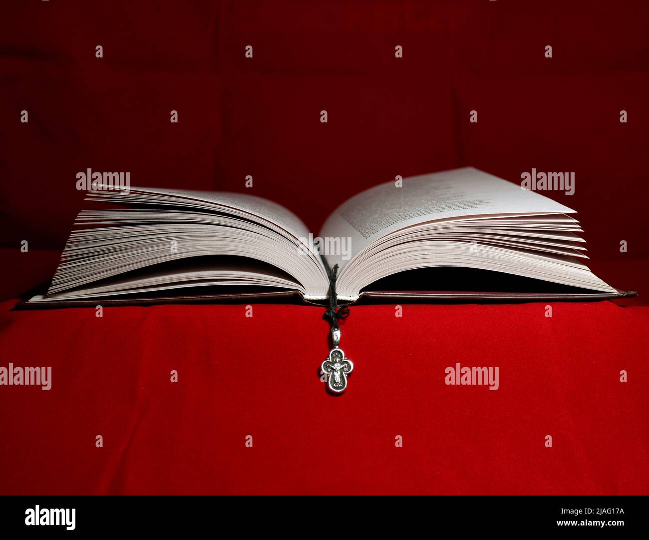 Open holy bible hi-res stock photography and images - Alamy