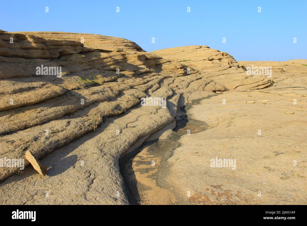 Long line of layered rocks hi-res stock photography and images - Alamy