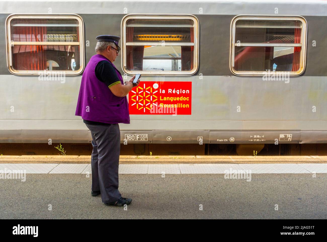 Controller sncf hi-res stock photography and images - Alamy