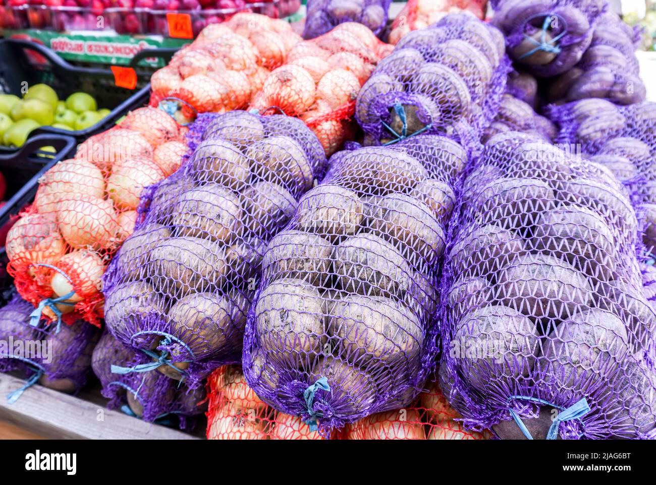 Supermarket packaged onions hi-res stock photography and images - Alamy