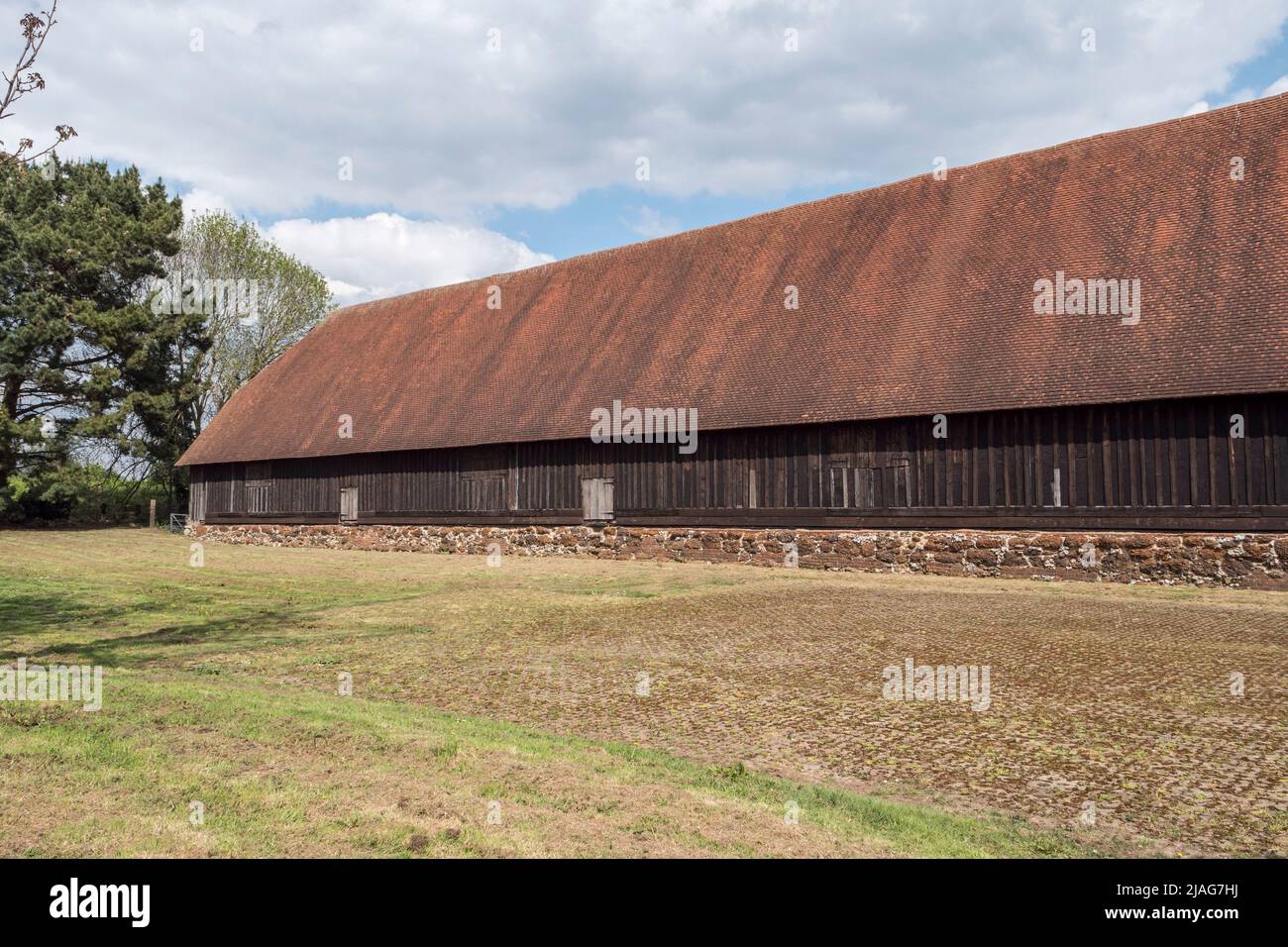 Exterior view of Harmondsworth Great Barn (also known as Manor Farm ...