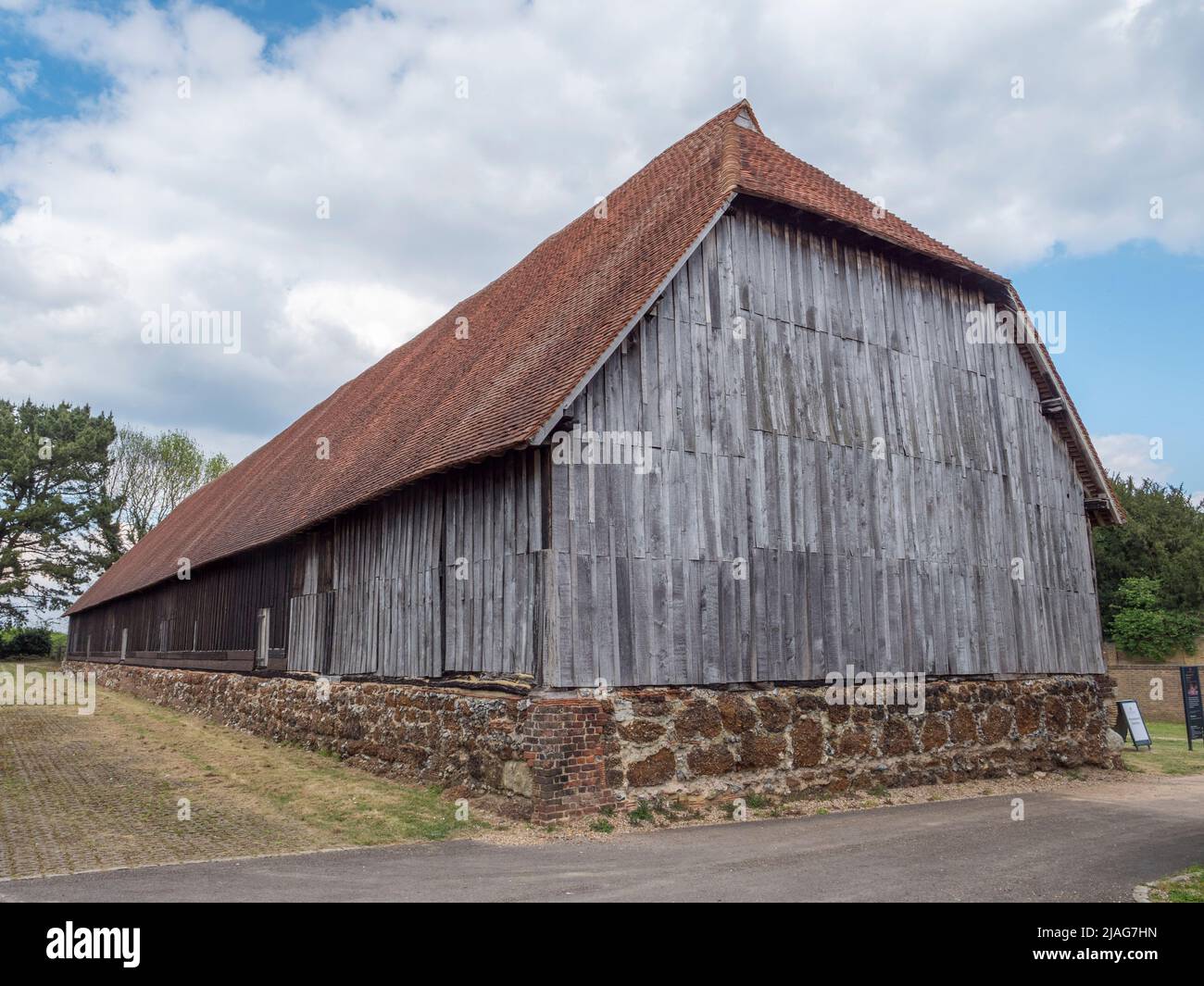 The great barn harmondsworth hi-res stock photography and images - Alamy