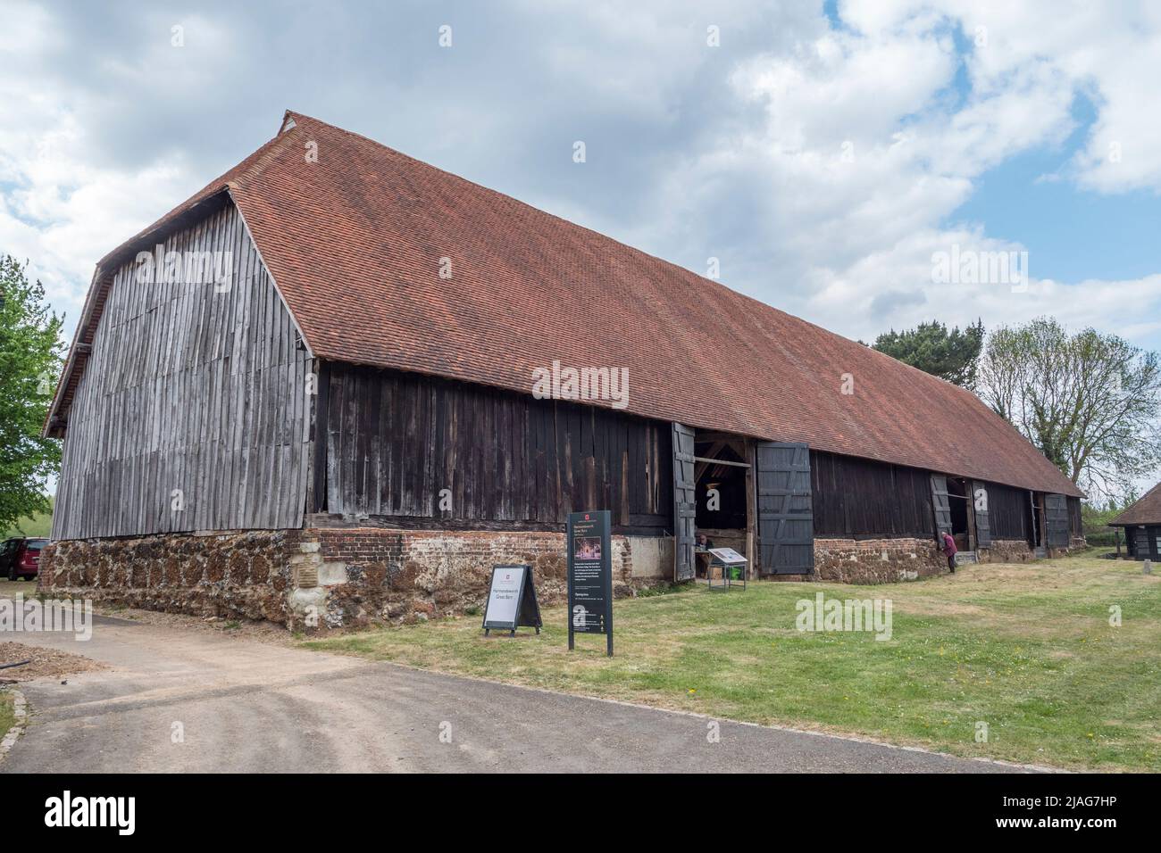 Exterior view of Harmondsworth Great Barn (also known as Manor Farm ...