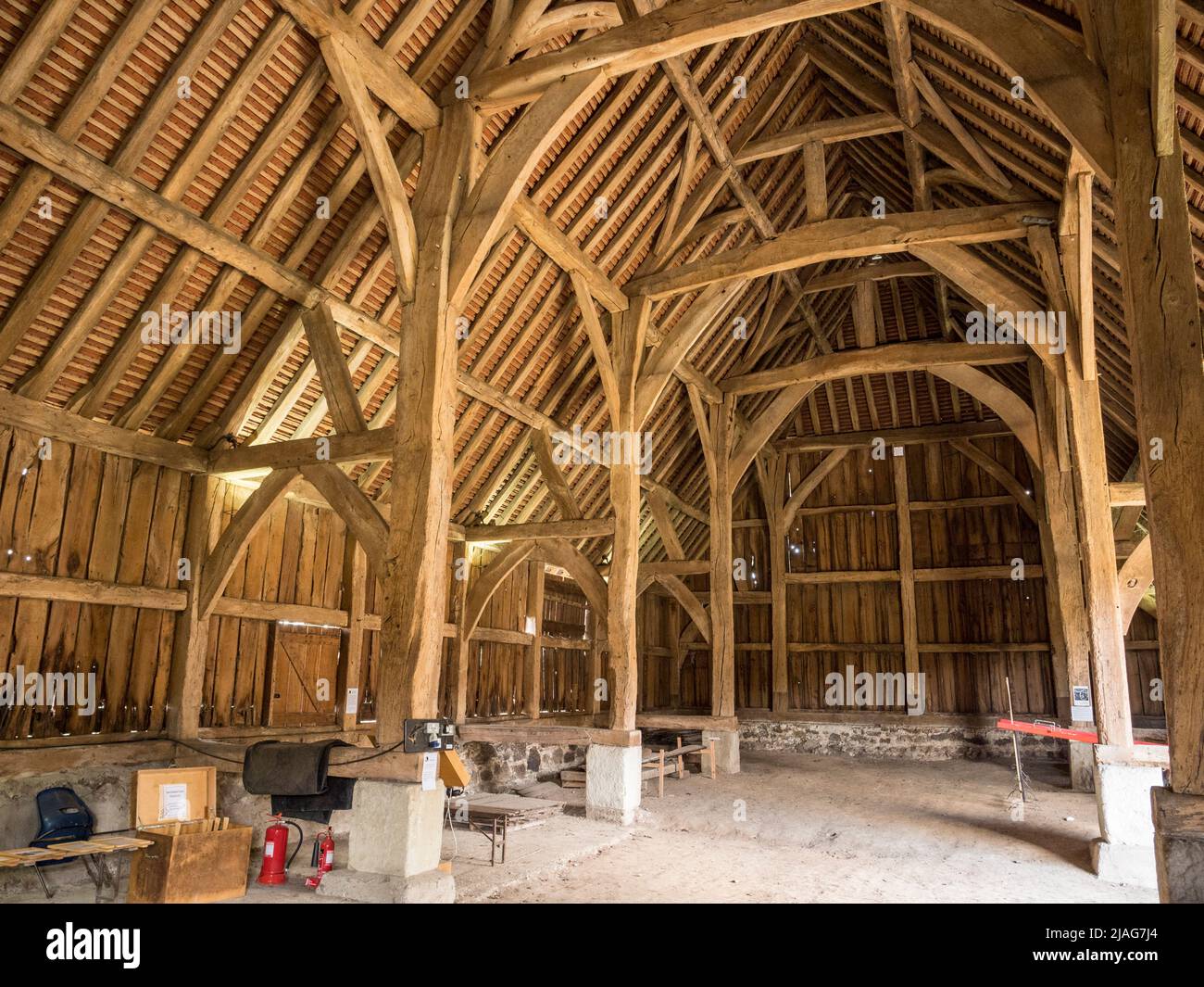 General view of the central timberwork inside Harmondsworth Great Barn ...