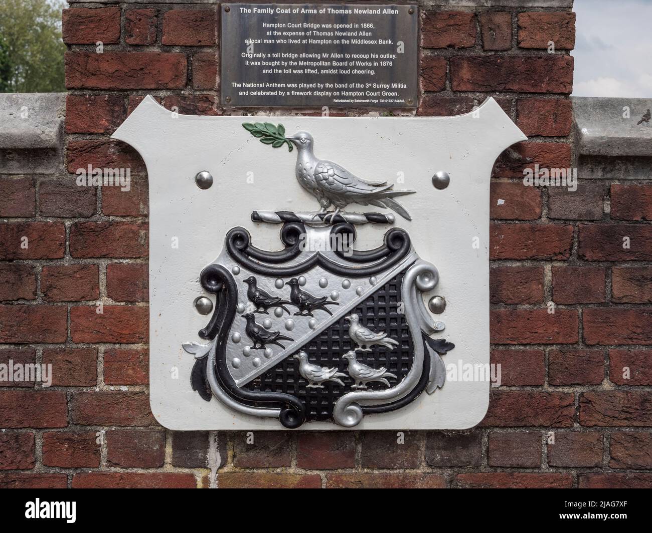 Thomas Newland Allen coat of arms on Hampton Court Bridge over the ...
