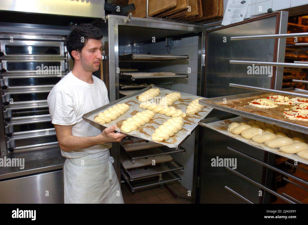 ARCHIVE PHOTO: Prices for bread, butter and sauerkraut are increasing ...