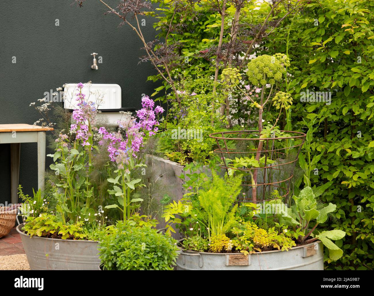 Galvanized containers hi-res stock photography and images - Alamy