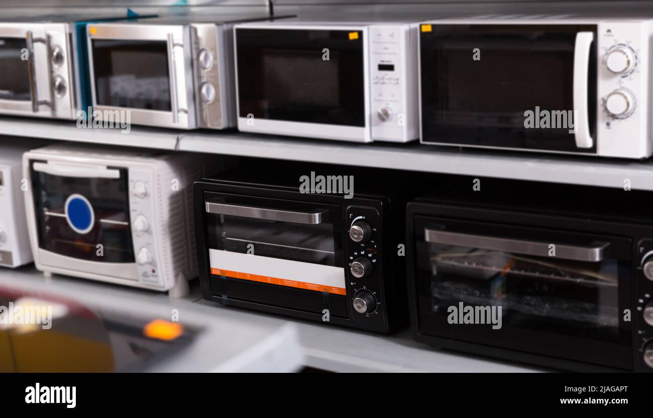 Microwave store hi-res stock photography and images - Alamy