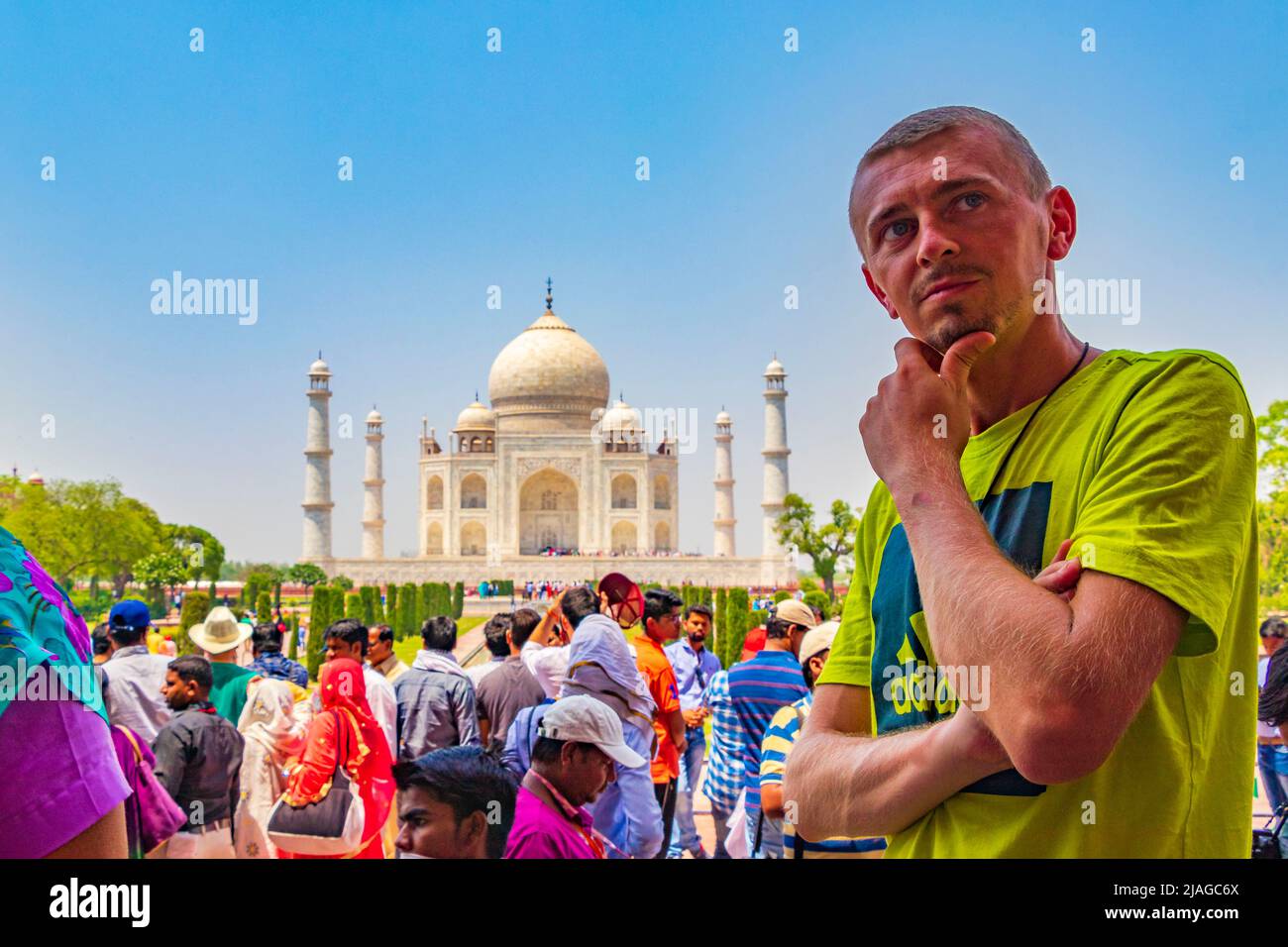 Traveler and tourist poses in front of the famous Taj Mahal in Agra ...