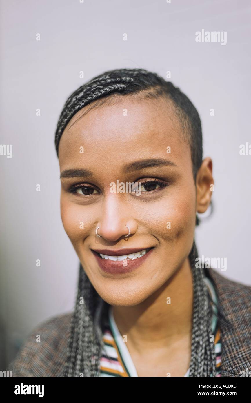 Portrait of smiling hipster young woman against wall Stock Photo - Alamy Portrait of smiling hipster young woman against wall Stock Photo - Alamy