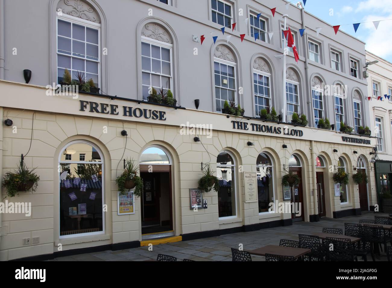 The Thomas Lloyd Wetherspoons pub free house, Warwickshire, West ...
