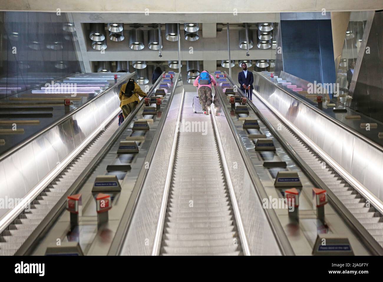Escalators at the new Tottenham Court Road Elizabeth line (Crossrail ...