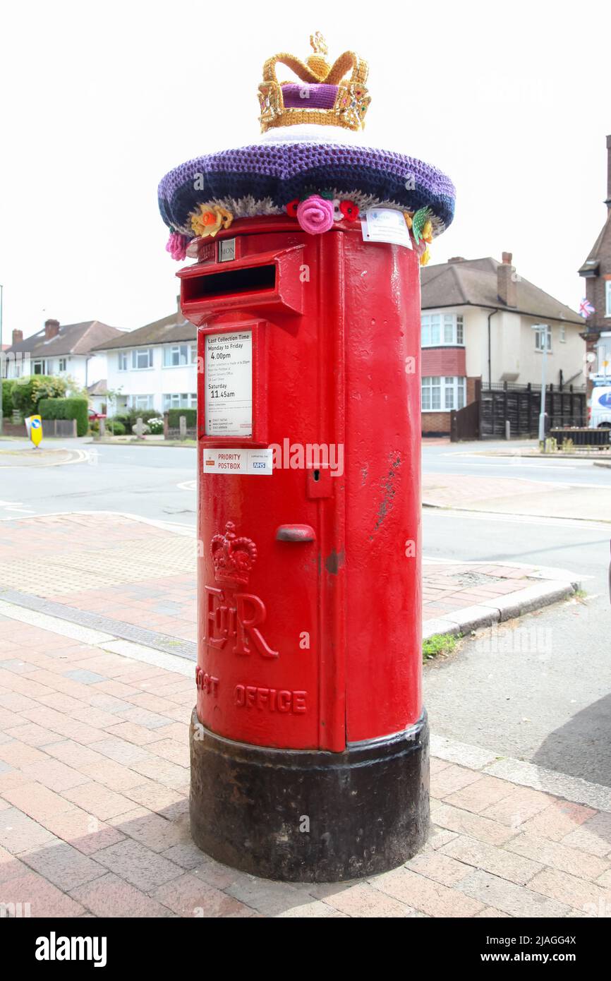 Crochet red post box hat for Queen's 70th Jubilee by Women's Institute ...