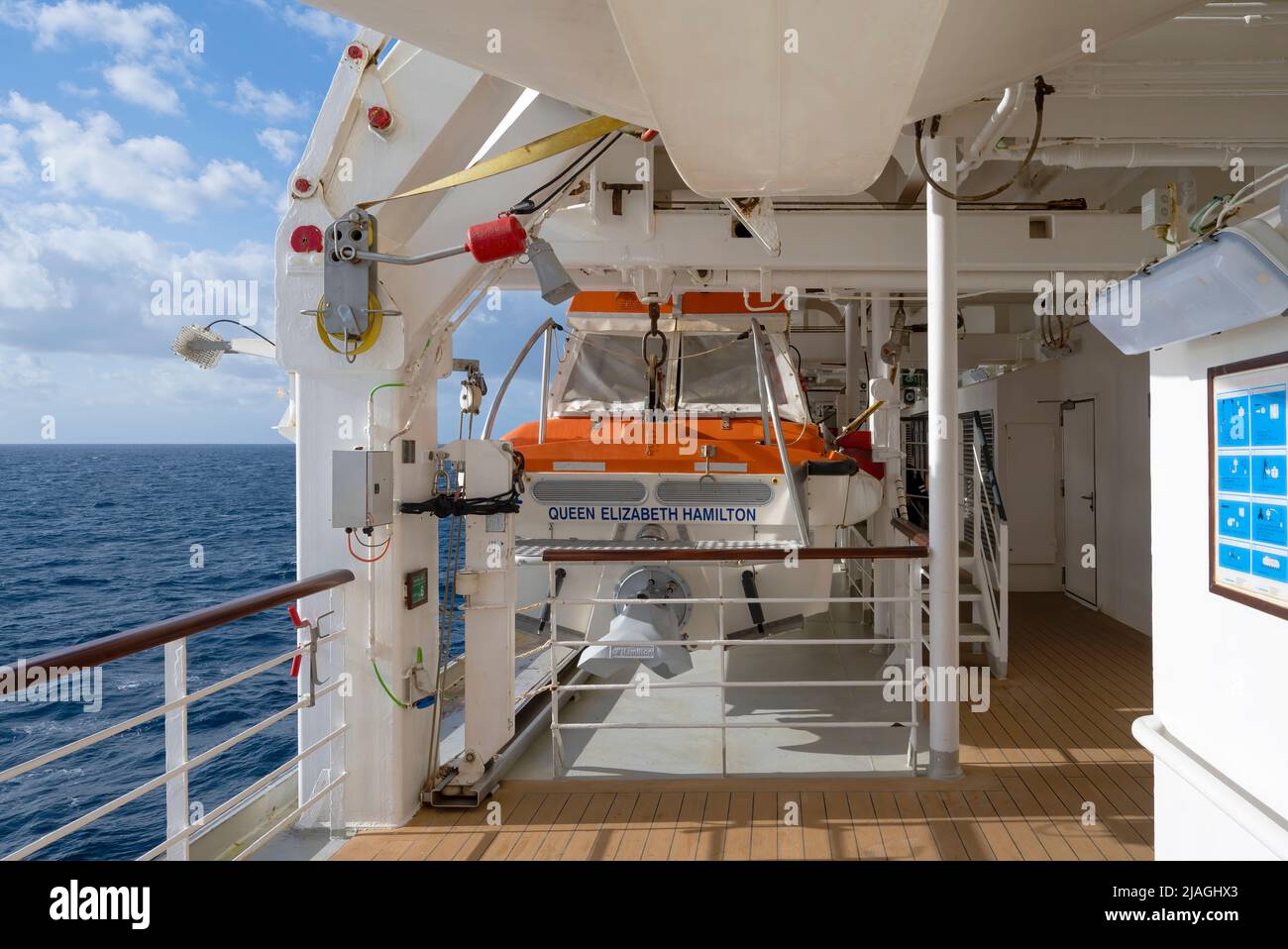Lifeboat lifeboats cruise ship safety hi-res stock photography and ...