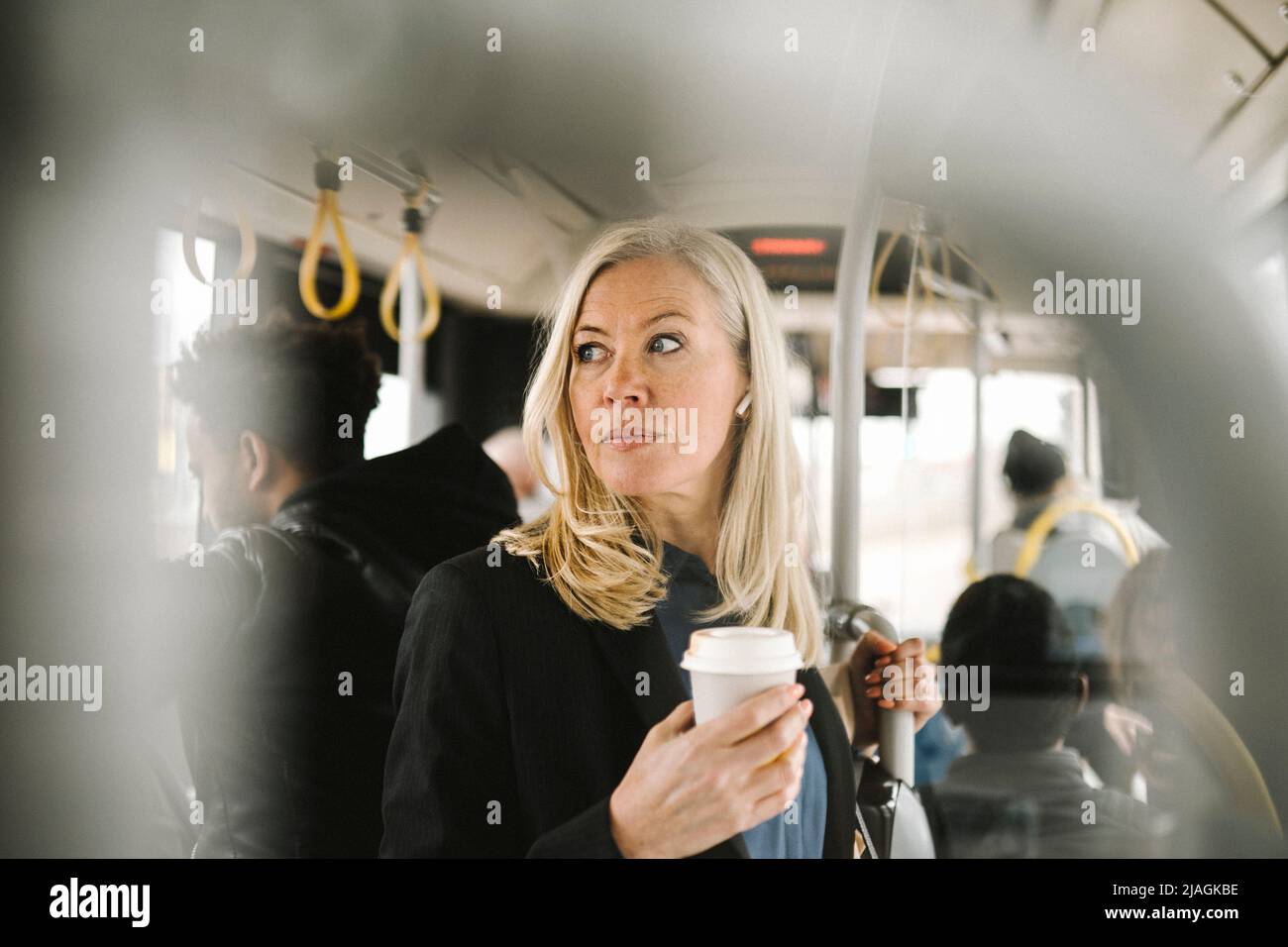 Bus people commuting hi-res stock photography and images - Alamy
